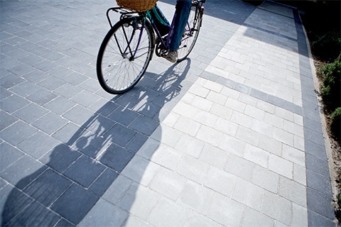 Pourquoi choisir des pavés drainants pour terrasses ou parkings